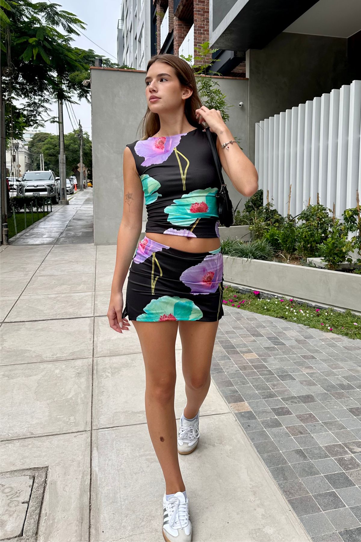 Top Martina Negro con Flores - Marduck